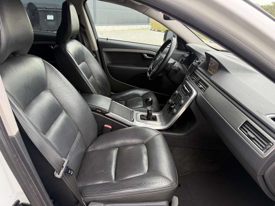 Balts Volvo XC70 2012 Šauļi, ar dzinēja tilpumu 1.98 L un nobraukumu 306 tūkst. km par 7200 €, foto 11 vietnē AUTOMOTO.COM.LV