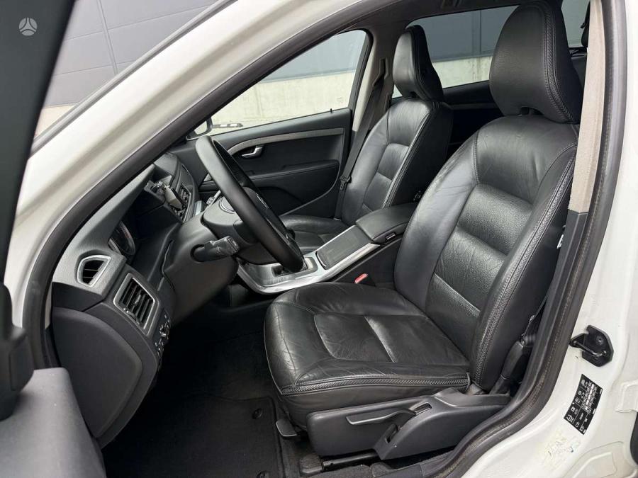 Balts Volvo XC70 2012 Šauļi, ar dzinēja tilpumu 1.98 L un nobraukumu 306 tūkst. km par 7200 €, foto 15 vietnē AUTOMOTO.COM.LV
