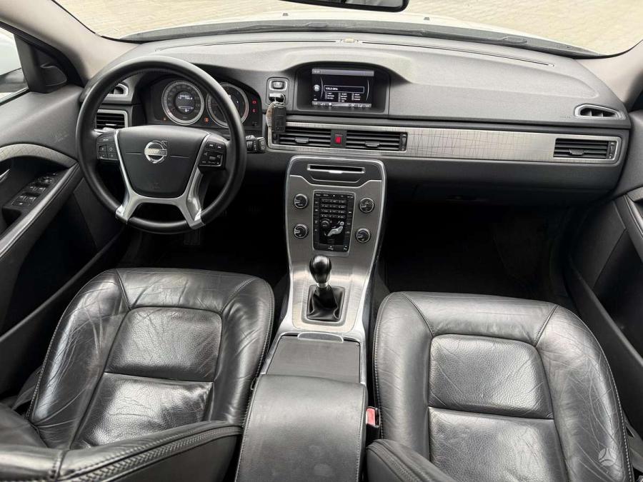 Balts Volvo XC70 2012 Šauļi, ar dzinēja tilpumu 1.98 L un nobraukumu 306 tūkst. km par 7200 €, foto 16 vietnē AUTOMOTO.COM.LV