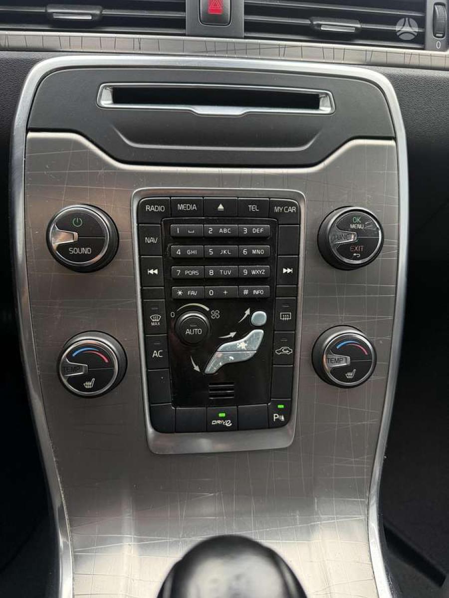 Balts Volvo XC70 2012 Šauļi, ar dzinēja tilpumu 1.98 L un nobraukumu 306 tūkst. km par 7200 €, foto 20 vietnē AUTOMOTO.COM.LV