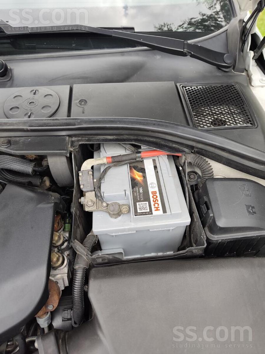 White Volvo XC70 2012 in Riga, with an engine capacity of 2.00 L and mileage of 319 thousand km for 7000 €, photo 12 on AUTOMOTO.COM.LV