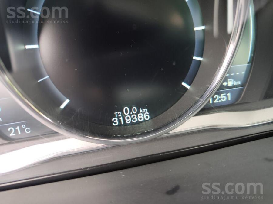 White Volvo XC70 2012 in Riga, with an engine capacity of 2.00 L and mileage of 319 thousand km for 7000 €, photo 15 on AUTOMOTO.COM.LV