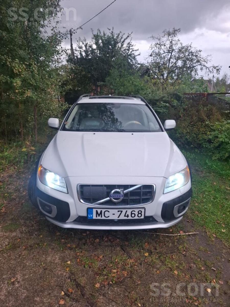 Balts Volvo XC70 2012 Rīga, ar dzinēja tilpumu 2.40 L un nobraukumu 450 tūkst. km par 7500 €, foto 4 vietnē AUTOMOTO.COM.LV
