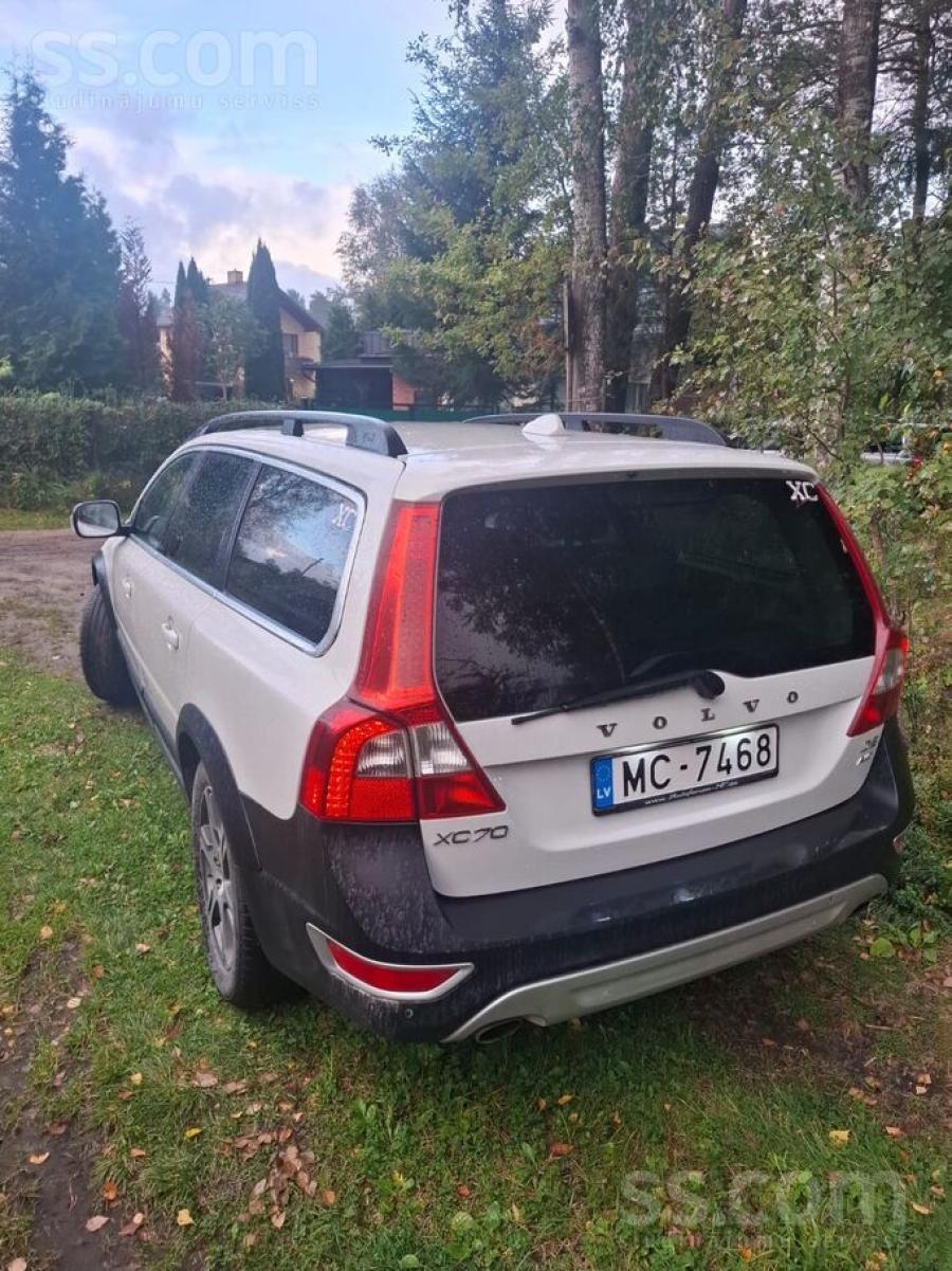 Balts Volvo XC70 2012 Rīga, ar dzinēja tilpumu 2.40 L un nobraukumu 450 tūkst. km par 7500 €, foto 6 vietnē AUTOMOTO.COM.LV
