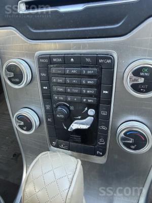 Balts Volvo XC70 2012 Rīga, ar dzinēja tilpumu 2.40 L un nobraukumu 450 tūkst. km par 7500 €, foto 15 vietnē AUTOMOTO.COM.LV