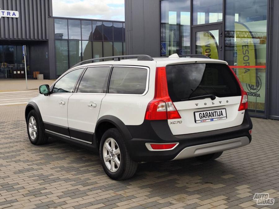 Balts Volvo XC70 2013 Šauļi, ar dzinēja tilpumu 3.20 L un nobraukumu 0 tūkst. km par 8000 €, foto 6 vietnē AUTOMOTO.COM.LV