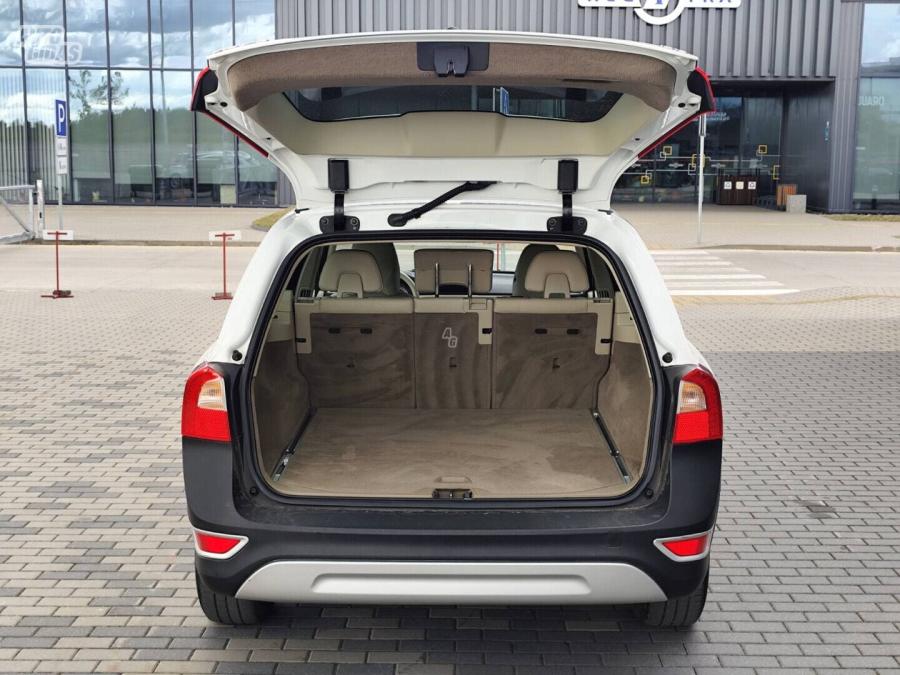 Balts Volvo XC70 2013 Šauļi, ar dzinēja tilpumu 3.20 L un nobraukumu 0 tūkst. km par 8000 €, foto 8 vietnē AUTOMOTO.COM.LV