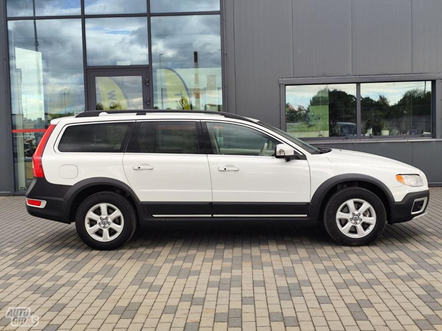 Balts Volvo XC70 2013 Šauļi, ar dzinēja tilpumu 3.20 L un nobraukumu 0 tūkst. km par 8000 €, foto 9 vietnē AUTOMOTO.COM.LV