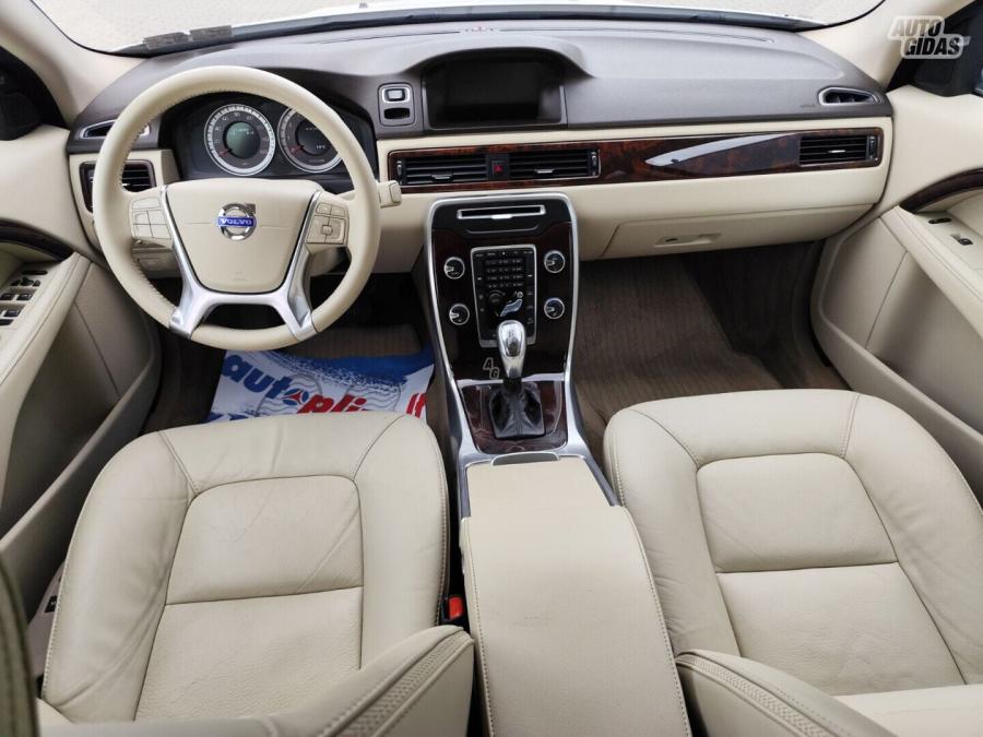 Balts Volvo XC70 2013 Šauļi, ar dzinēja tilpumu 3.20 L un nobraukumu 0 tūkst. km par 8000 €, foto 11 vietnē AUTOMOTO.COM.LV