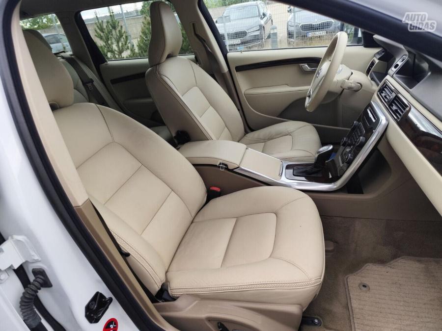 Balts Volvo XC70 2013 Šauļi, ar dzinēja tilpumu 3.20 L un nobraukumu 0 tūkst. km par 8000 €, foto 14 vietnē AUTOMOTO.COM.LV