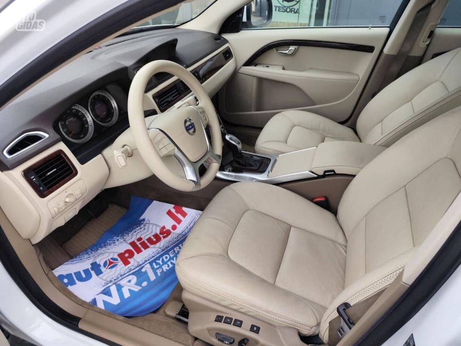 Balts Volvo XC70 2013 Šauļi, ar dzinēja tilpumu 3.20 L un nobraukumu 0 tūkst. km par 8000 €, foto 15 vietnē AUTOMOTO.COM.LV
