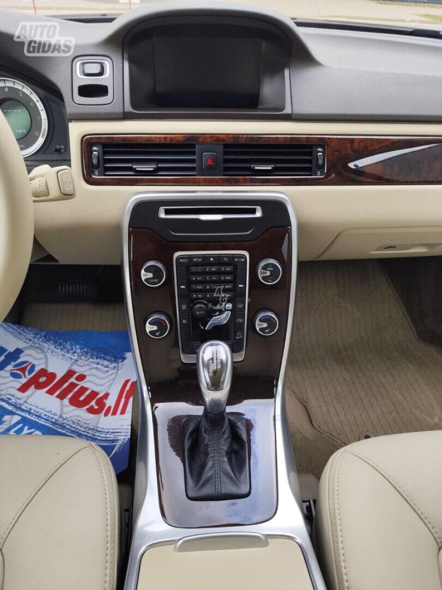 Balts Volvo XC70 2013 Šauļi, ar dzinēja tilpumu 3.20 L un nobraukumu 0 tūkst. km par 8000 €, foto 16 vietnē AUTOMOTO.COM.LV