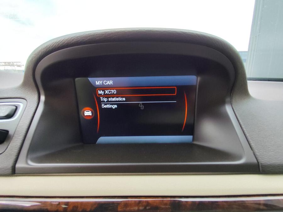 Balts Volvo XC70 2013 Šauļi, ar dzinēja tilpumu 3.20 L un nobraukumu 0 tūkst. km par 8000 €, foto 17 vietnē AUTOMOTO.COM.LV