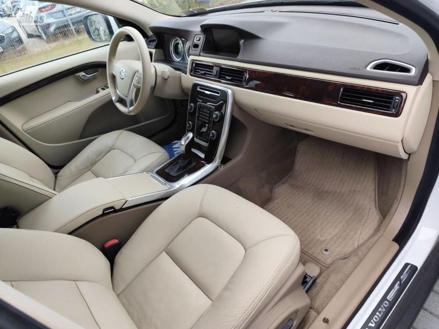 Balts Volvo XC70 2013 Šauļi, ar dzinēja tilpumu 3.20 L un nobraukumu 0 tūkst. km par 8000 €, foto 18 vietnē AUTOMOTO.COM.LV