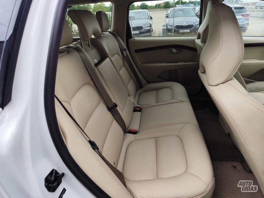 Balts Volvo XC70 2013 Šauļi, ar dzinēja tilpumu 3.20 L un nobraukumu 0 tūkst. km par 8000 €, foto 21 vietnē AUTOMOTO.COM.LV