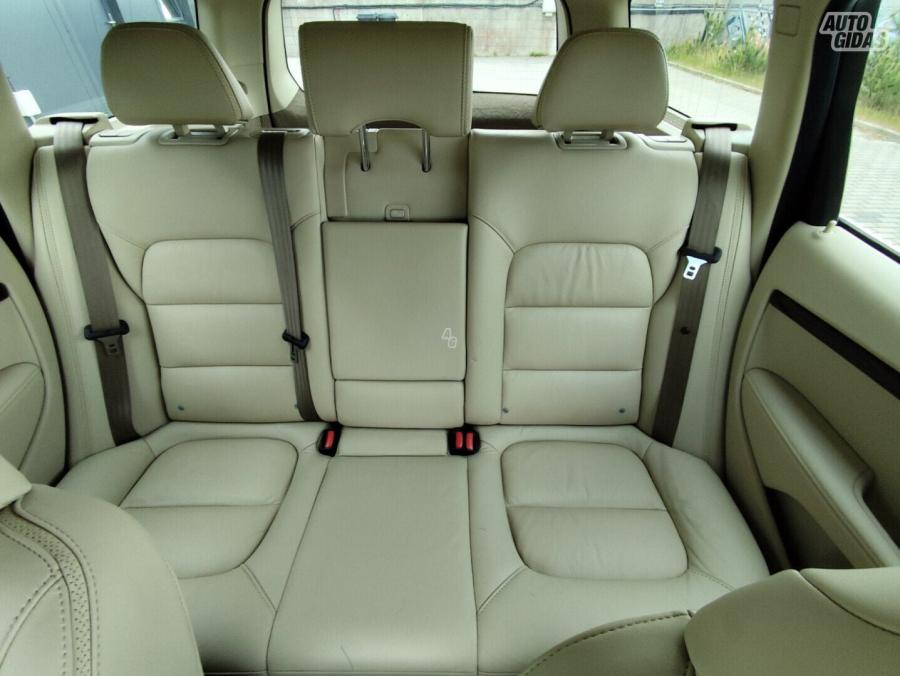 Balts Volvo XC70 2013 Šauļi, ar dzinēja tilpumu 3.20 L un nobraukumu 0 tūkst. km par 8000 €, foto 22 vietnē AUTOMOTO.COM.LV