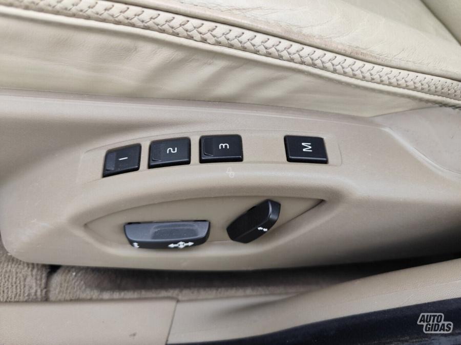Balts Volvo XC70 2013 Šauļi, ar dzinēja tilpumu 3.20 L un nobraukumu 0 tūkst. km par 8000 €, foto 23 vietnē AUTOMOTO.COM.LV