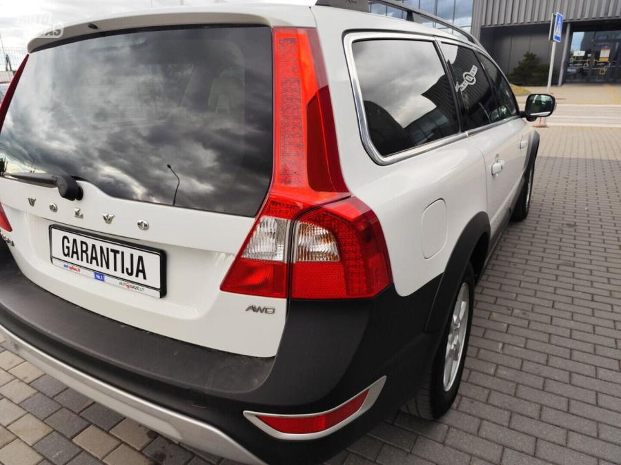 Balts Volvo XC70 2013 Šauļi, ar dzinēja tilpumu 3.20 L un nobraukumu 0 tūkst. km par 8000 €, foto 27 vietnē AUTOMOTO.COM.LV