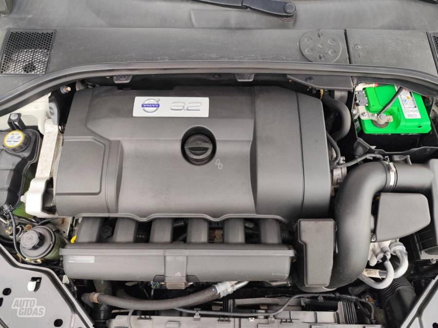 Balts Volvo XC70 2013 Šauļi, ar dzinēja tilpumu 3.20 L un nobraukumu 0 tūkst. km par 8000 €, foto 28 vietnē AUTOMOTO.COM.LV