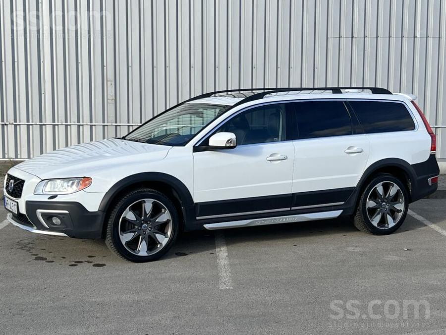 Balts Volvo XC70 2013 Rīga, ar dzinēja tilpumu 2.40 L un nobraukumu 318 tūkst. km par 10200 €, foto 3 vietnē AUTOMOTO.COM.LV