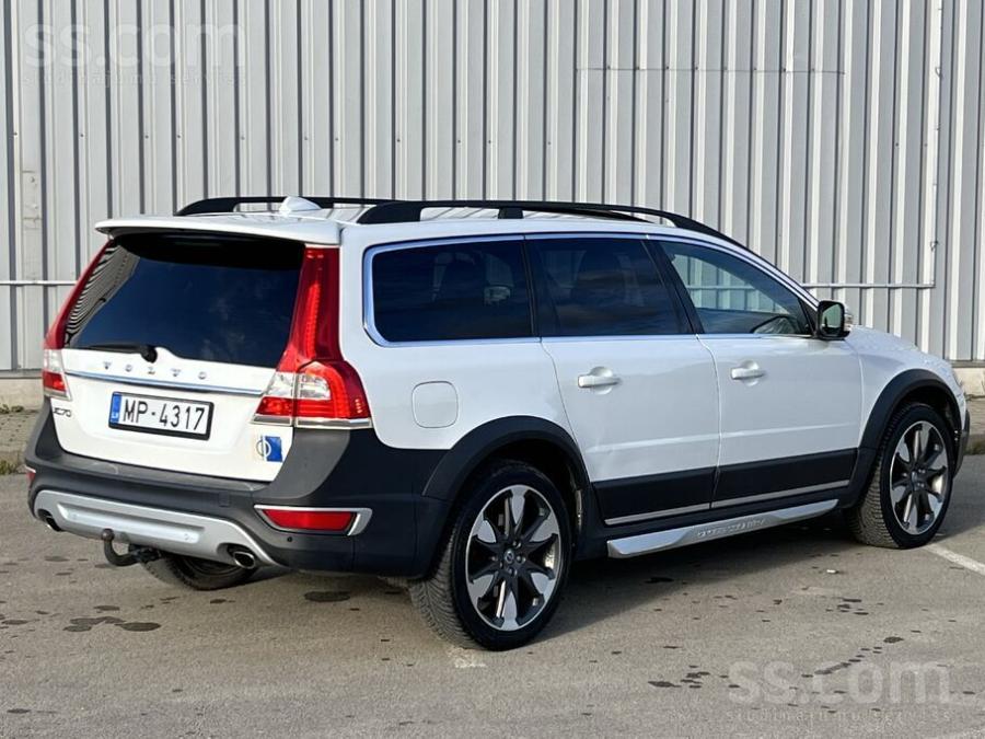 Balts Volvo XC70 2013 Rīga, ar dzinēja tilpumu 2.40 L un nobraukumu 318 tūkst. km par 10200 €, foto 5 vietnē AUTOMOTO.COM.LV