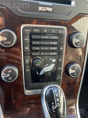 Balts Volvo XC70 2013 Rīga, ar dzinēja tilpumu 2.40 L un nobraukumu 318 tūkst. km par 10200 €, foto 7 vietnē AUTOMOTO.COM.LV