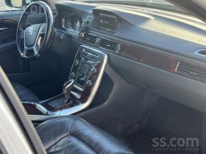 Balts Volvo XC70 2013 Rīga, ar dzinēja tilpumu 2.40 L un nobraukumu 318 tūkst. km par 10200 €, foto 12 vietnē AUTOMOTO.COM.LV