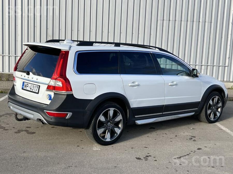 Balts Volvo XC70 2013 Rīga, ar dzinēja tilpumu 2.40 L un nobraukumu 318 tūkst. km par 10200 €, foto 17 vietnē AUTOMOTO.COM.LV