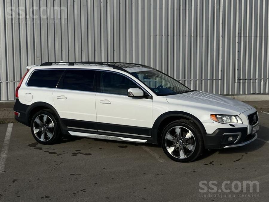 Balts Volvo XC70 2013 Rīga, ar dzinēja tilpumu 2.40 L un nobraukumu 318 tūkst. km par 10200 €, foto 18 vietnē AUTOMOTO.COM.LV