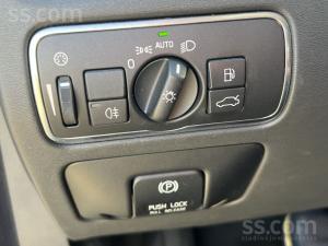 Balts Volvo XC70 2013 Rīga, ar dzinēja tilpumu 2.40 L un nobraukumu 318 tūkst. km par 10200 €, foto 25 vietnē AUTOMOTO.COM.LV