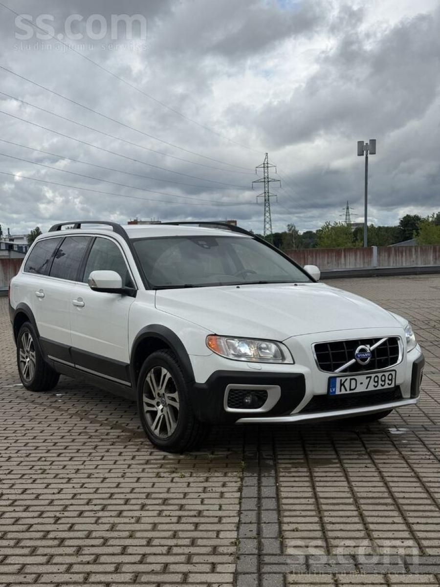 Balts Volvo XC70 2013 Rīga, ar dzinēja tilpumu 2.40 L un nobraukumu 250 tūkst. km par 11900 €, foto 1 vietnē AUTOMOTO.COM.LV