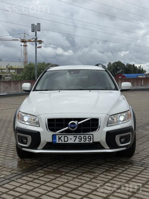 Balts Volvo XC70 2013 Rīga, ar dzinēja tilpumu 2.40 L un nobraukumu 250 tūkst. km par 11900 €, foto 2 vietnē AUTOMOTO.COM.LV