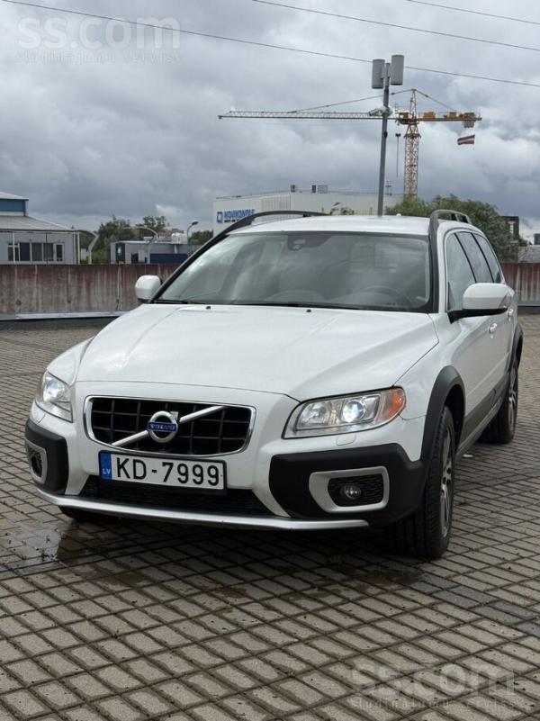 Balts Volvo XC70 2013 Rīga, ar dzinēja tilpumu 2.40 L un nobraukumu 250 tūkst. km par 11900 €, foto 3 vietnē AUTOMOTO.COM.LV