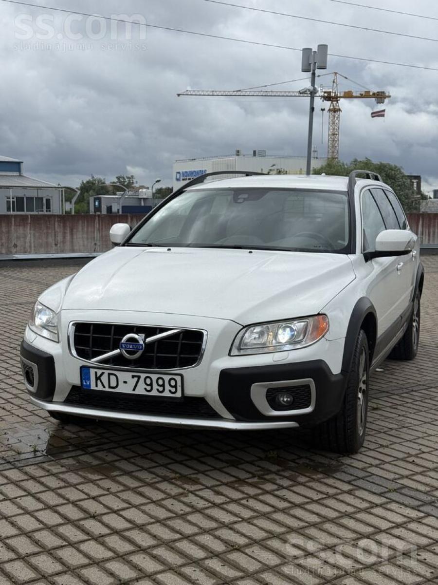 Balts Volvo XC70 2013 Rīga, ar dzinēja tilpumu 2.40 L un nobraukumu 250 tūkst. km par 11900 €, foto 4 vietnē AUTOMOTO.COM.LV