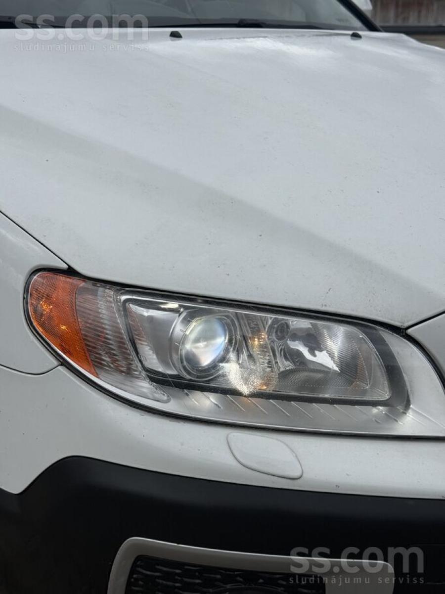 Balts Volvo XC70 2013 Rīga, ar dzinēja tilpumu 2.40 L un nobraukumu 250 tūkst. km par 11900 €, foto 5 vietnē AUTOMOTO.COM.LV