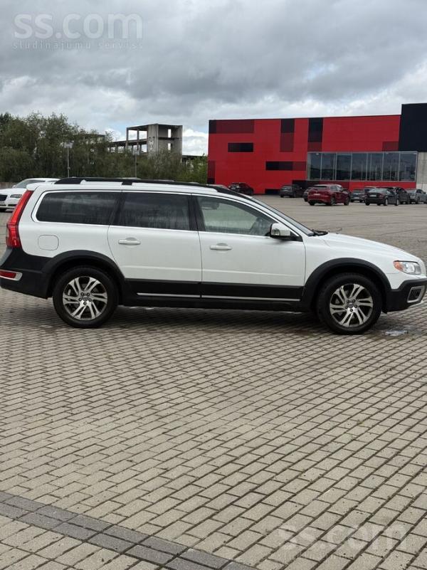 Balts Volvo XC70 2013 Rīga, ar dzinēja tilpumu 2.40 L un nobraukumu 250 tūkst. km par 11900 €, foto 5 vietnē AUTOMOTO.COM.LV