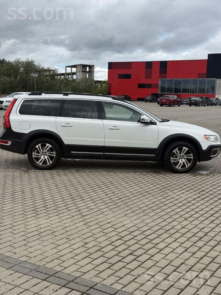 Balts Volvo XC70 2013 Rīga, ar dzinēja tilpumu 2.40 L un nobraukumu 250 tūkst. km par 11900 €, foto 6 vietnē AUTOMOTO.COM.LV