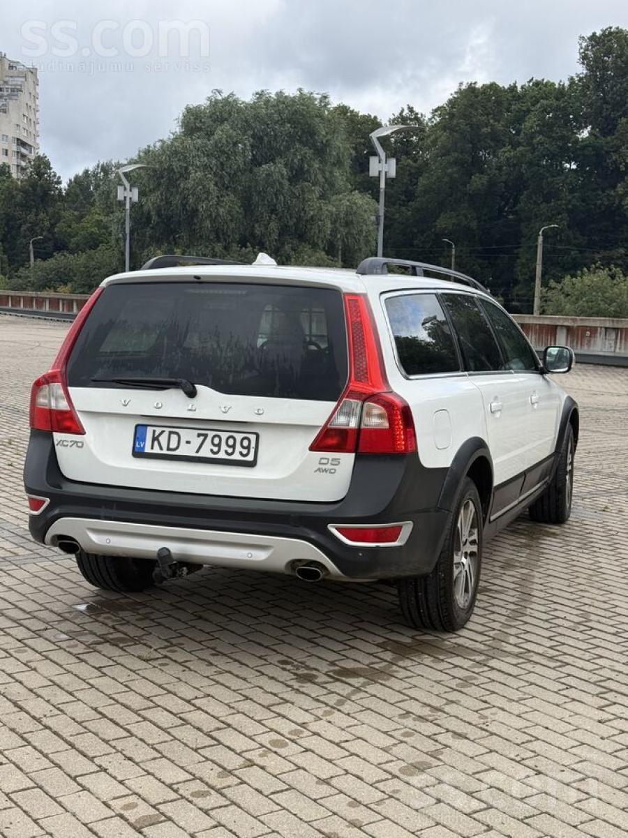 Balts Volvo XC70 2013 Rīga, ar dzinēja tilpumu 2.40 L un nobraukumu 250 tūkst. km par 11900 €, foto 7 vietnē AUTOMOTO.COM.LV