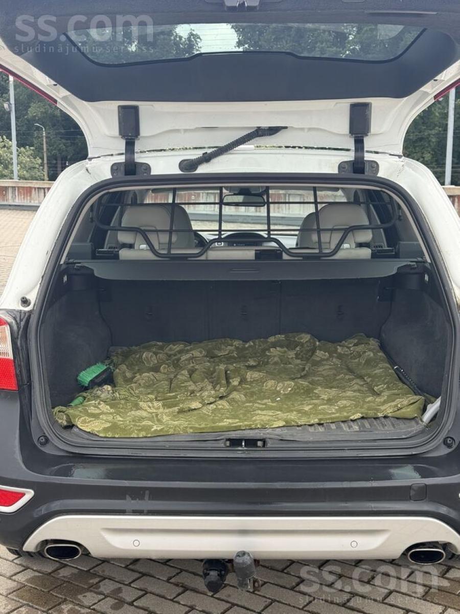 Balts Volvo XC70 2013 Rīga, ar dzinēja tilpumu 2.40 L un nobraukumu 250 tūkst. km par 11900 €, foto 9 vietnē AUTOMOTO.COM.LV