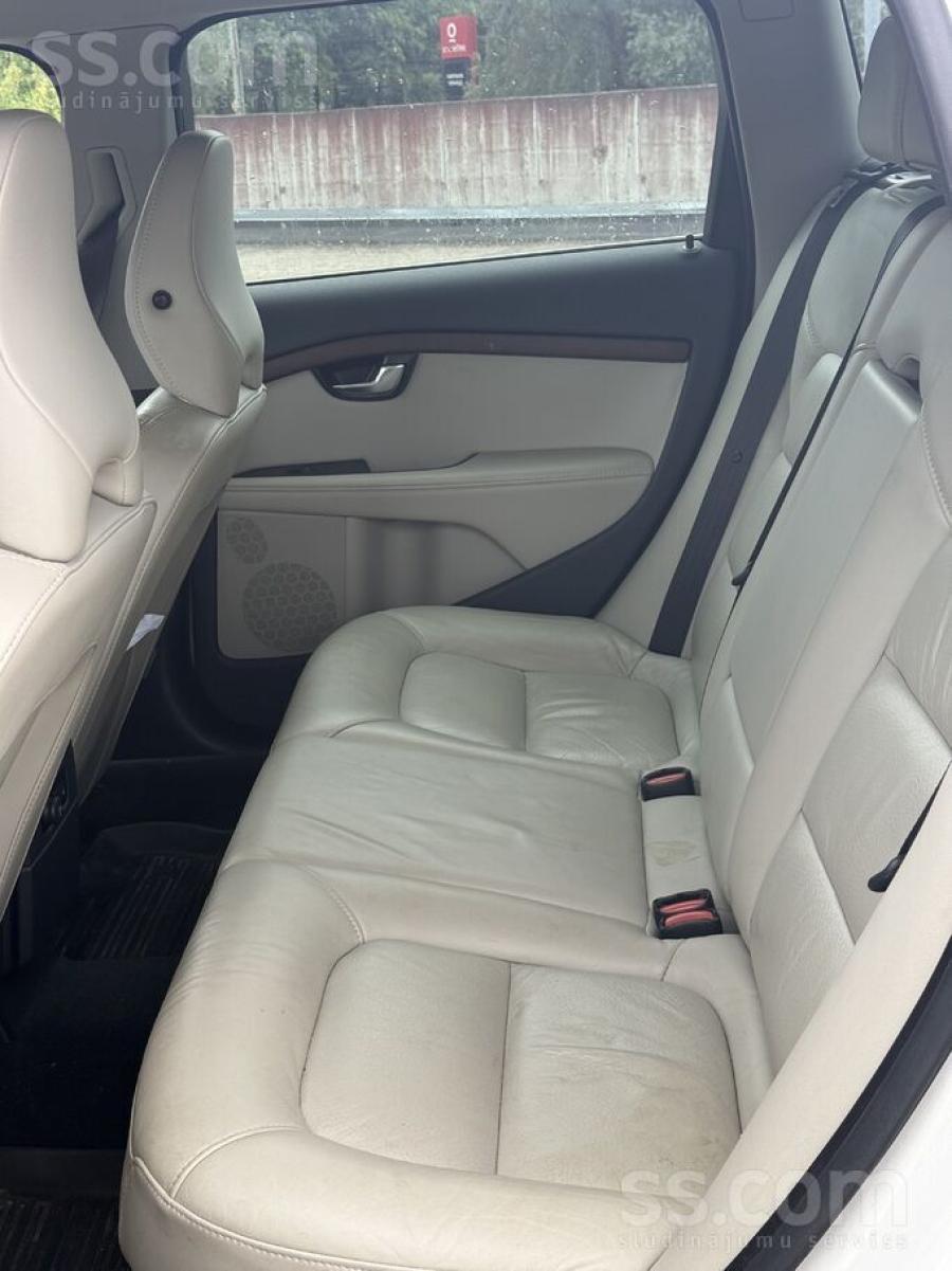 Balts Volvo XC70 2013 Rīga, ar dzinēja tilpumu 2.40 L un nobraukumu 250 tūkst. km par 11900 €, foto 11 vietnē AUTOMOTO.COM.LV