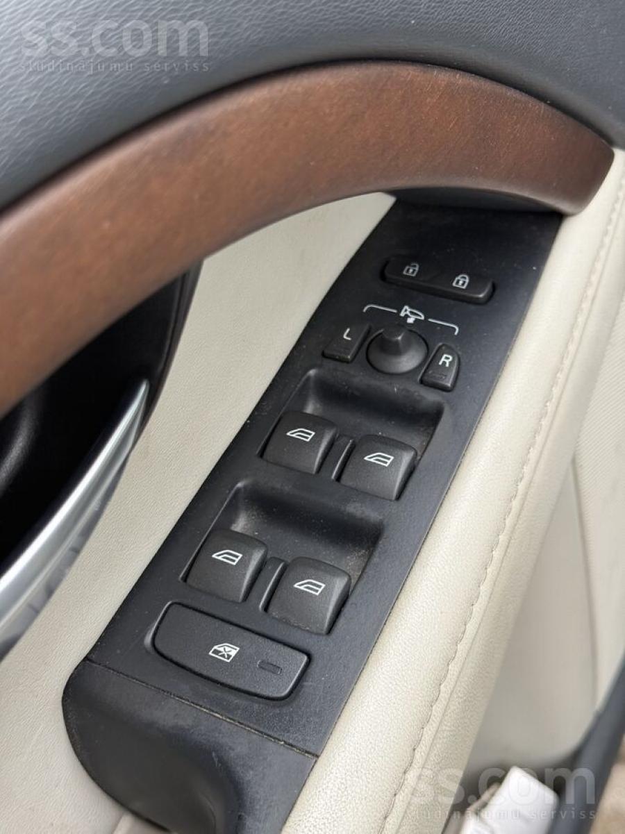 Balts Volvo XC70 2013 Rīga, ar dzinēja tilpumu 2.40 L un nobraukumu 250 tūkst. km par 11900 €, foto 14 vietnē AUTOMOTO.COM.LV