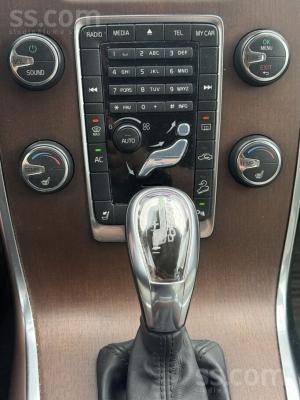 Balts Volvo XC70 2013 Rīga, ar dzinēja tilpumu 2.40 L un nobraukumu 250 tūkst. km par 11900 €, foto 17 vietnē AUTOMOTO.COM.LV