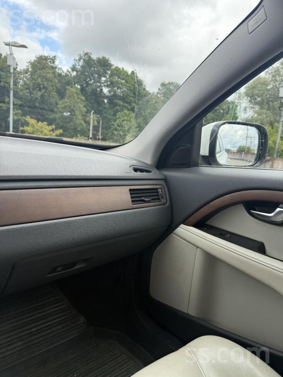 Balts Volvo XC70 2013 Rīga, ar dzinēja tilpumu 2.40 L un nobraukumu 250 tūkst. km par 11900 €, foto 18 vietnē AUTOMOTO.COM.LV