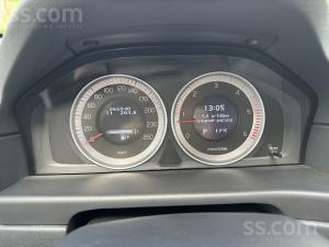 Balts Volvo XC70 2013 Rīga, ar dzinēja tilpumu 2.40 L un nobraukumu 265 tūkst. km par 11800 €, foto  vietnē AUTOMOTO.COM.LV
