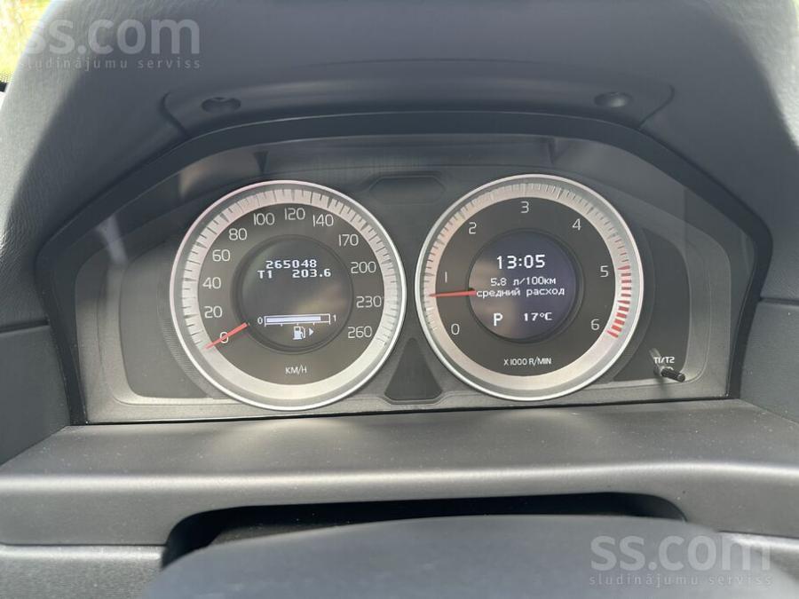 White Volvo XC70 2013 in Riga, with an engine capacity of 2.40 L and mileage of 265 thousand km for 11800 €, photo 1 on AUTOMOTO.COM.LV