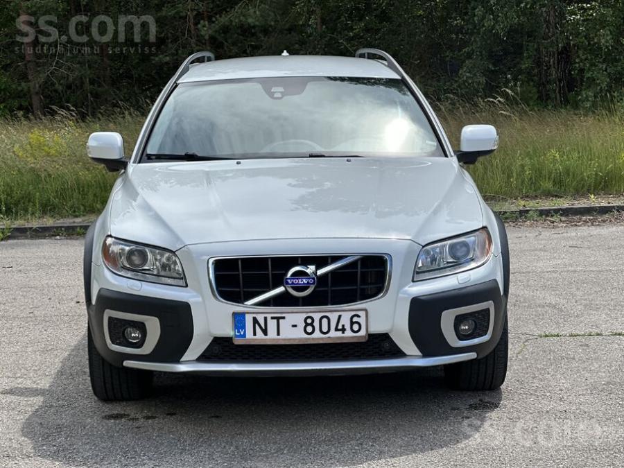 White Volvo XC70 2013 in Riga, with an engine capacity of 2.40 L and mileage of 265 thousand km for 11800 €, photo 4 on AUTOMOTO.COM.LV