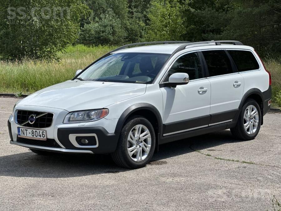 White Volvo XC70 2013 in Riga, with an engine capacity of 2.40 L and mileage of 265 thousand km for 11800 €, photo 5 on AUTOMOTO.COM.LV