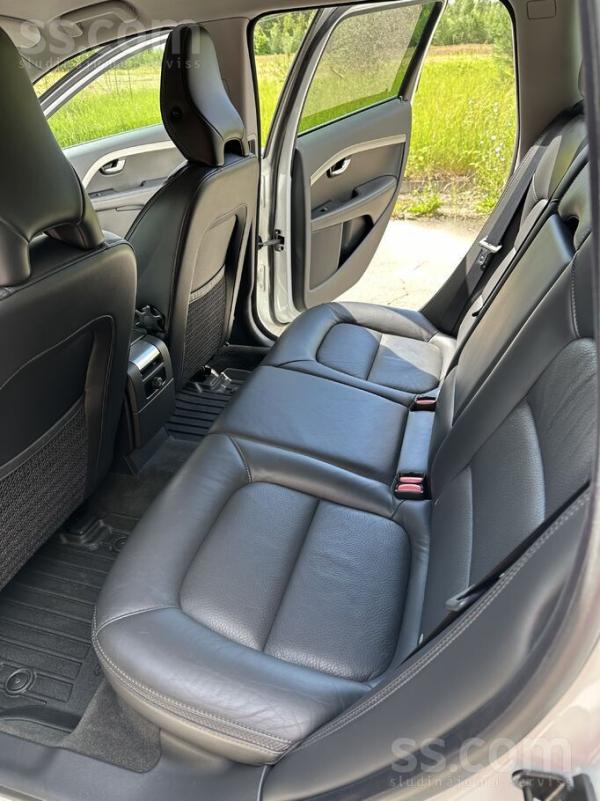 Balts Volvo XC70 2013 Rīga, ar dzinēja tilpumu 2.40 L un nobraukumu 265 tūkst. km par 11800 €, foto 8 vietnē AUTOMOTO.COM.LV
