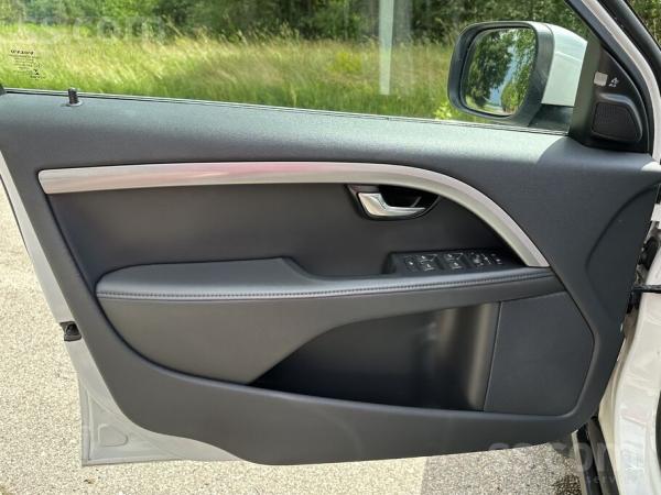 Balts Volvo XC70 2013 Rīga, ar dzinēja tilpumu 2.40 L un nobraukumu 265 tūkst. km par 11800 €, foto 10 vietnē AUTOMOTO.COM.LV