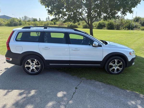 Balts Volvo XC70 2013 Šauļi, ar dzinēja tilpumu 2.40 L un nobraukumu 303 tūkst. km par 7450 €, foto 6 vietnē AUTOMOTO.COM.LV